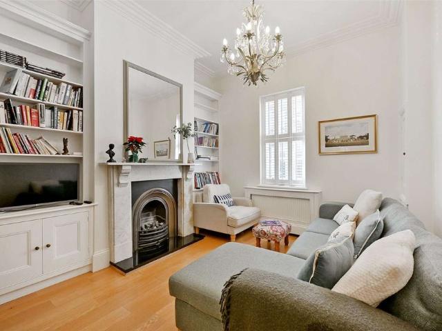 Grade II listed four bedroom townhouse adjacent to Windsor Castle and just yards away from The Long Walk
