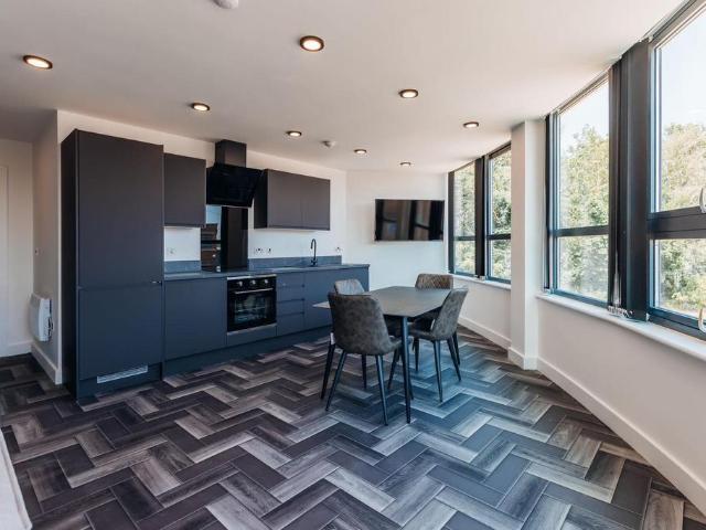 Graduation House, Beeston NG9 8 bed house to rent £5,200 pcm £1,200 pw