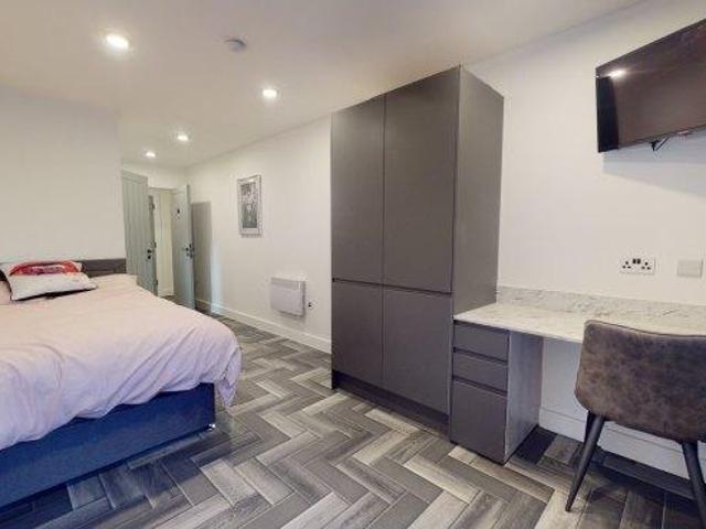 Graduation House 4 bed house share to rent £3,116 pcm £719 pw