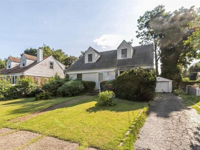 Grady Ct, Great Neck, Home For Sale