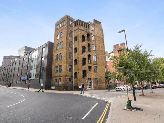 Grafton Chambers, Grafton Place, London 4 bed flat to rent £4,700 pcm £1,085 pw