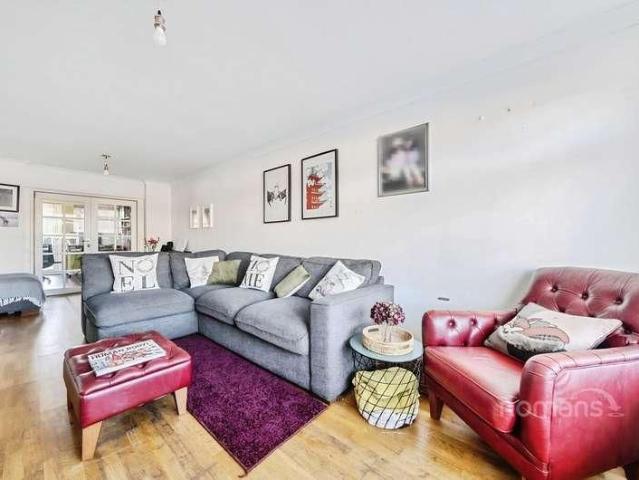 Grafton Close, George Green, Slough, Buckinghamshire, SL3