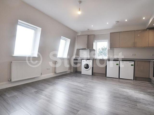 Grafton Road, London, NW5 2 bed apartment to rent £2,150 pcm £496 pw