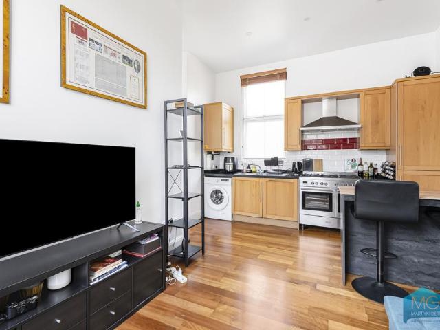 Grafton Road, Kentish Town, London, NW5 2 bed apartment to rent £2,900 pcm £669 pw