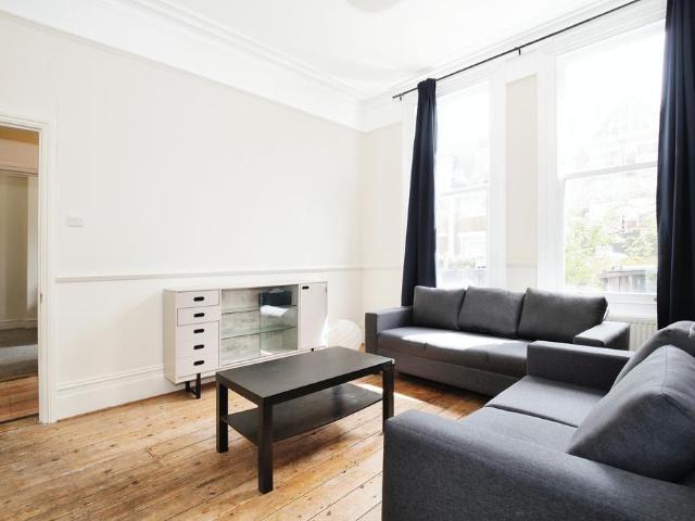 Grafton Road, W3 3 bed flat to rent £3,150 pcm £727 pw