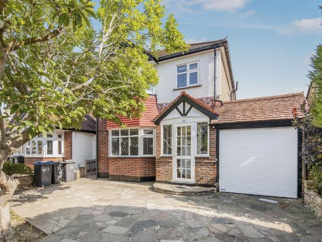 Graham Close, Croydon CR0, 4 bed detached house to rent, £2,995 pcm | PrimeLocation