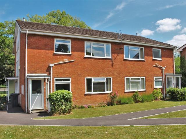 Graham Gardens, Estcourt Road, Gloucester GL1, 2 bed maisonette to rent, £725 pcm | PrimeLocation