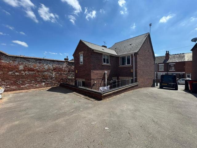 Graham Street, Ilkeston DE7, 2 bed flat to rent, £650 pcm | PrimeLocation