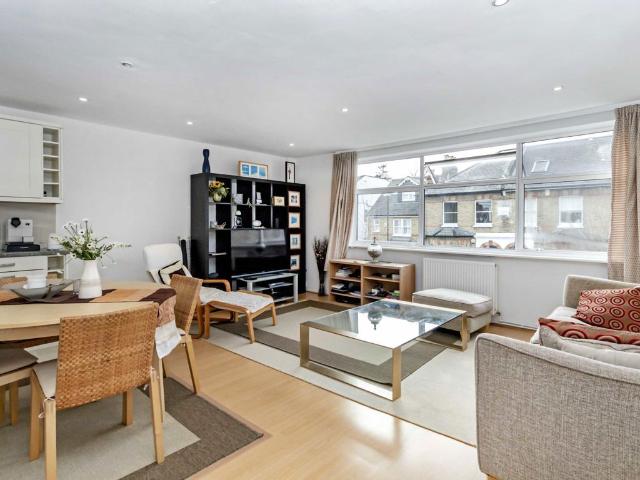 Graham Road, Wimbledon SW19, 2 bed flat to rent, £2,100 pcm | PrimeLocation