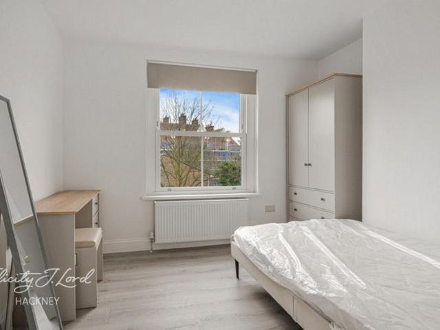 Graham Road, London 1 bed apartment to rent £1,800 pcm £415 pw