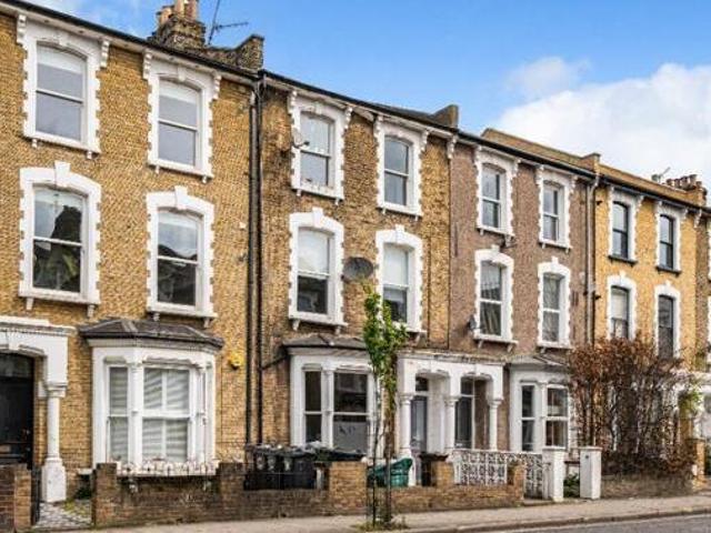 Graham Road, London, 2 Bedroom Flat