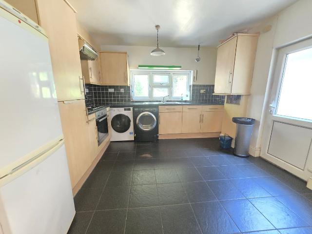 Graham Road, London E8, 4 bed flat to rent, £4,200 pcm | PrimeLocation