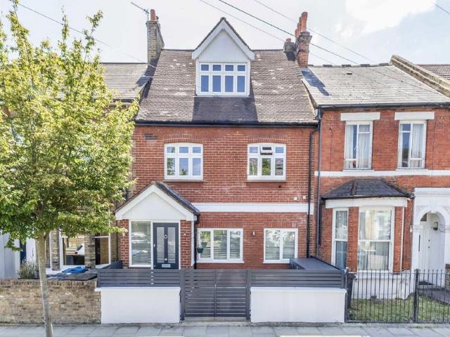 Graham Road, London SW19 3 bed house to rent £4,500 pcm £1,038 pw