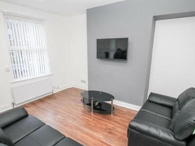 Graham View, Leeds, 3 Bedroom Terraced