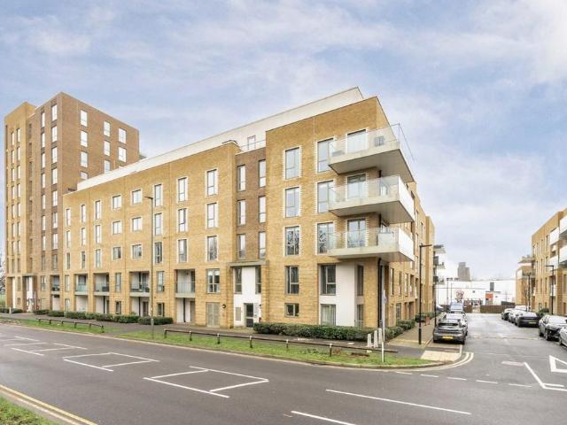 Grahame Park Way, London NW9 2 bed flat to rent £2,200 pcm £508 pw