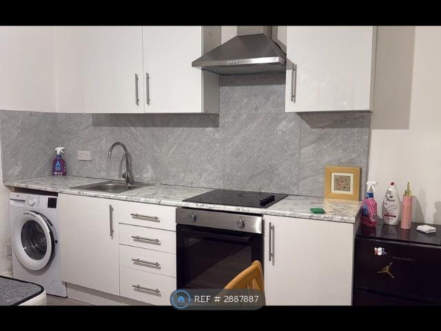 Grainger Road, London N22, 1 bed flat to rent, £1,700 pcm | PrimeLocation