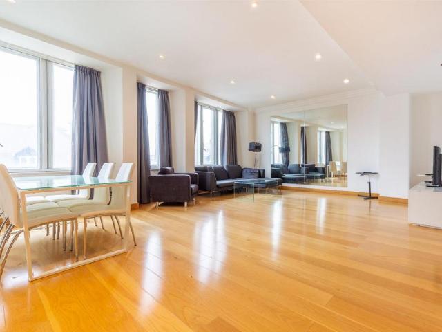 Grainger Street, City Centre 2 bed apartment to rent £2,250 pcm £519 pw