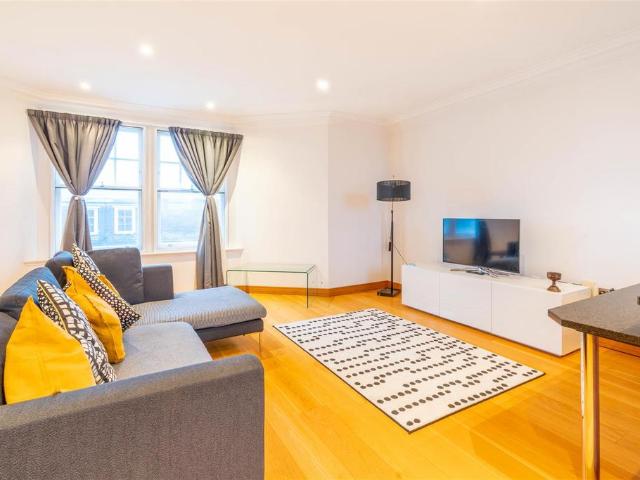 Grainger Street, City Centre, NE1 2 bed apartment to rent £2,250 pcm £519 pw