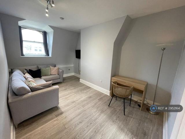 Grainger Street, Newcastle Upon Tyne. 3 bed penthouse to rent £1,325 pcm £306 pw