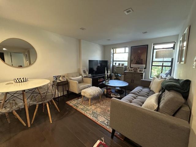 Gramercy 1BD/1BA In Unit Laundry, Fully Furnished