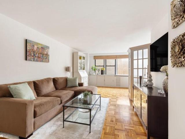 Gramercy Park NY LS98818356