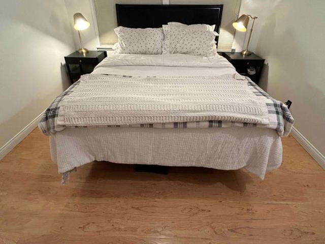 Granada Hills Bedroom