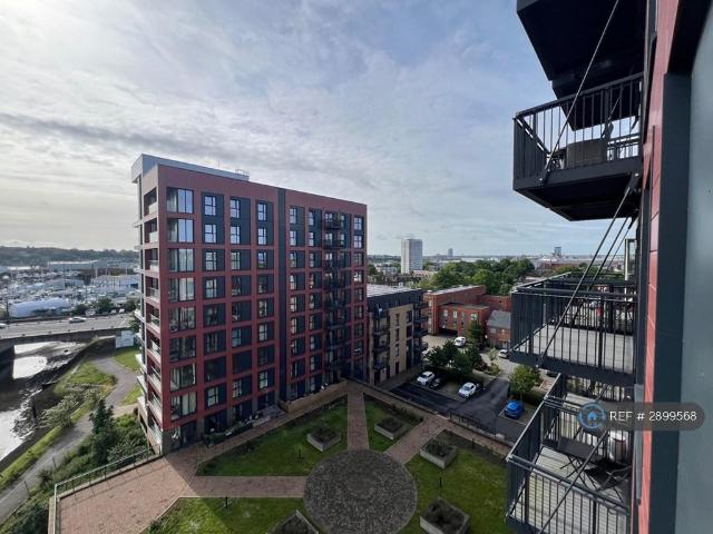 Granada House, Southampton, SO14 2 bed flat to rent £1,600 pcm £369 pw