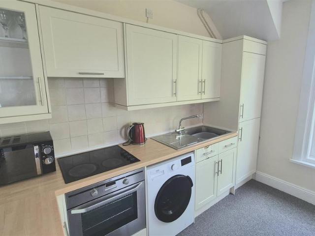 Granada Road, Southsea 1 bed flat to rent £1,000 pcm £231 pw