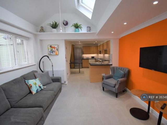 Granby Gardens, Reading, RG1 8 bed semi detached house to rent £4,600 pcm £1,062 pw