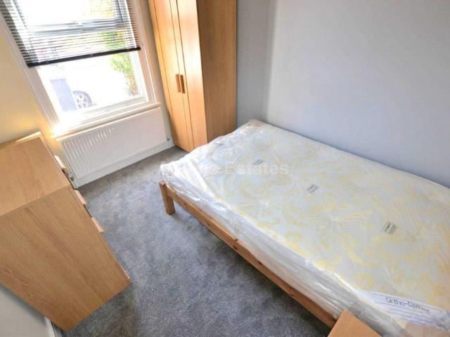 Granby Gardens, Reading 4 bed terraced house to rent £2,400 pcm £554 pw
