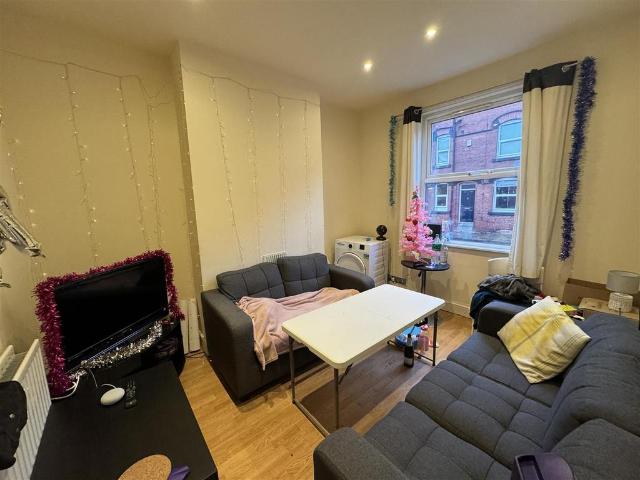 Granby Grove, Headingley, Leeds, LS6 3BE 6 bed terraced house to rent £3,042 pcm £702 pw