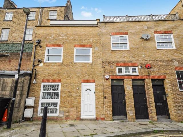 Granby Street, London E2 3 bed terraced house to rent £4,000 pcm £923 pw