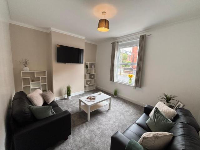 Granby Place, Leeds LS6 4 bed terraced house to rent £2,166 pcm £500 pw