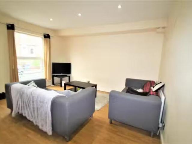 Granby Terrace, Headingley, Leeds. 4 bed terraced house to ren.