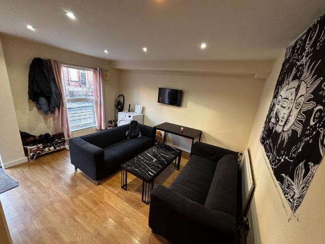 Granby Terrace, Leeds LS6 4 bed house to rent £1,646 pcm £380 pw