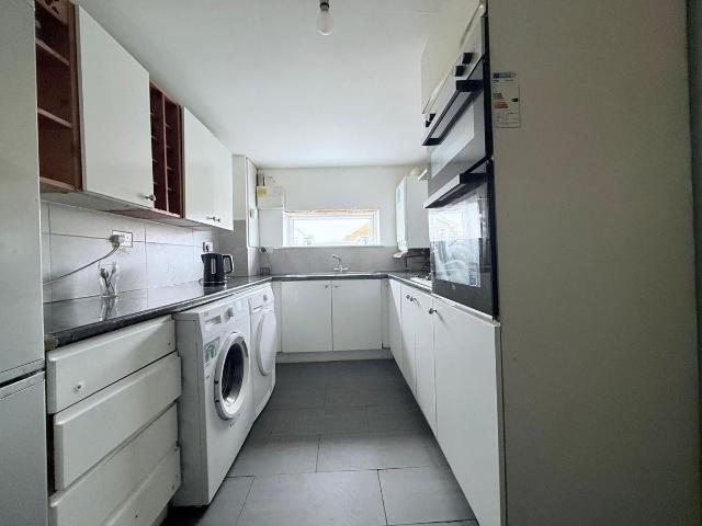 Grangewood Road, Nottingham NG8, 3 bed flat to rent, £1,100 pcm | PrimeLocation