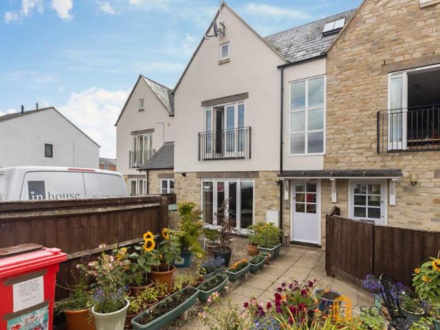 Grange Court, 15 Oxford Road, Old. 2 bed flat to rent £1,650 pcm £381 pw