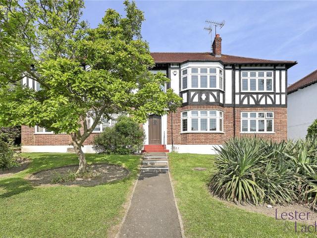 Grange Court, High Road, Loughton IG10, 2 bed flat to rent, £1,850 pcm | PrimeLocation