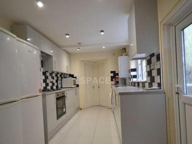 Grange Avenue, Reading, 6 Bedroom Terraced