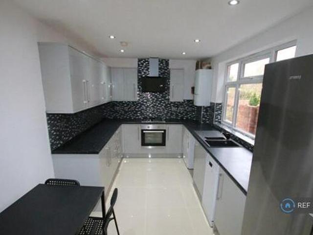 Grange Avenue, Reading, 6 Bedroom Terraced