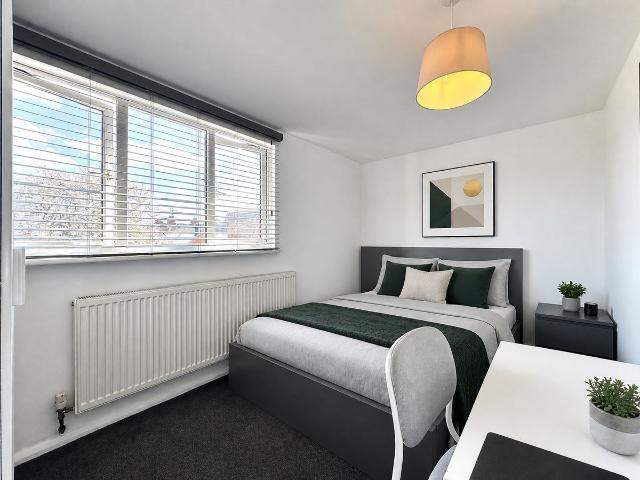 Grange Avenue, Reading RG6, Room to rent, £575 pcm | PrimeLocation