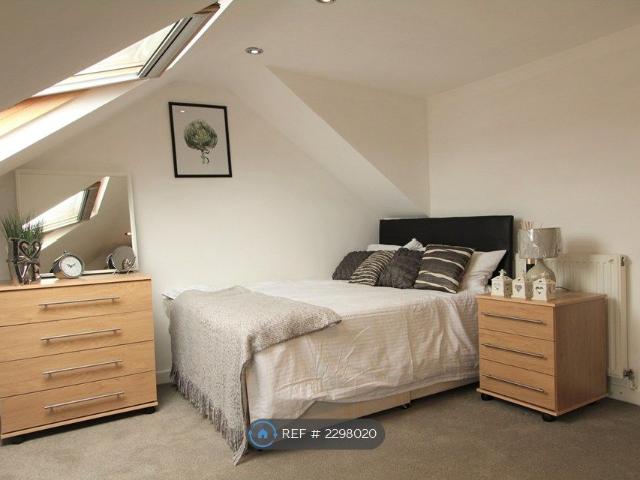 Grange Avenue, Reading RG6, Room to rent, £660 pcm | PrimeLocation
