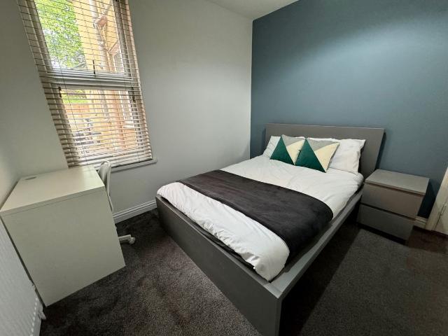 Grange Avenue, Reading RG6, Room to rent, £650 pcm | PrimeLocation
