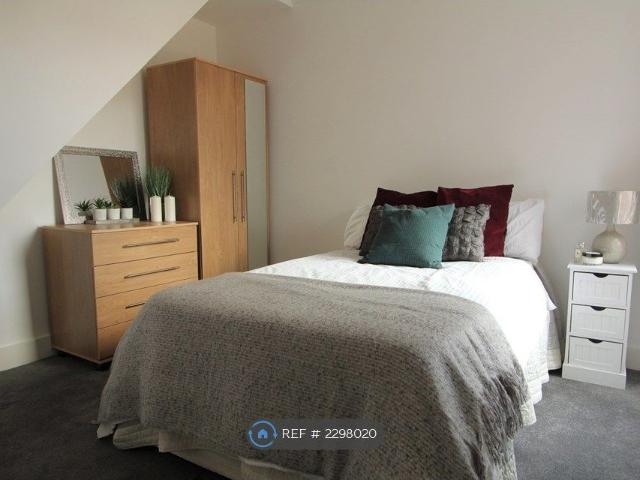 Grange Avenue, Reading RG6, Room to rent, £620 pcm | PrimeLocation