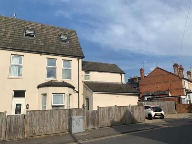 Grange Avenue, Reading RG6, Studio to rent, £875 pcm | PrimeLocation