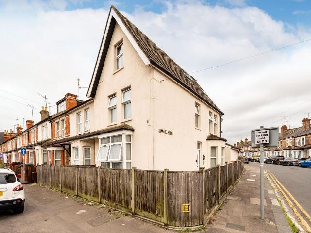 Grange Avenue, Reading RG6, Studio to rent, £875 pcm | PrimeLocation
