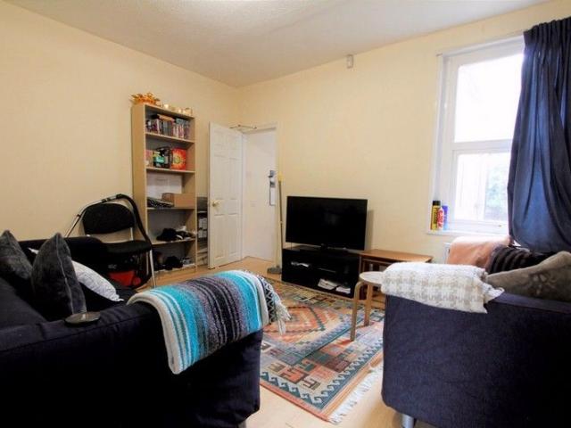 Grange Avenue, Reading RG6, 4 bed shared accommodation to rent, £2,600 pcm | PrimeLocation