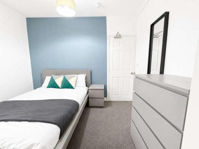 Grange Avenue, Reading, RG6