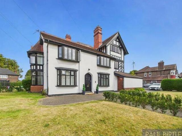 Grange Avenue, The Grange, Flixton, 2 Bedroom Flat