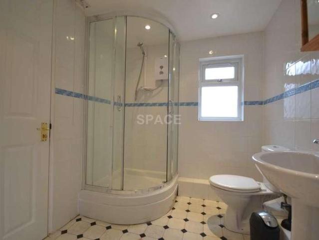 Grange Avenue, University, Reading, RG6